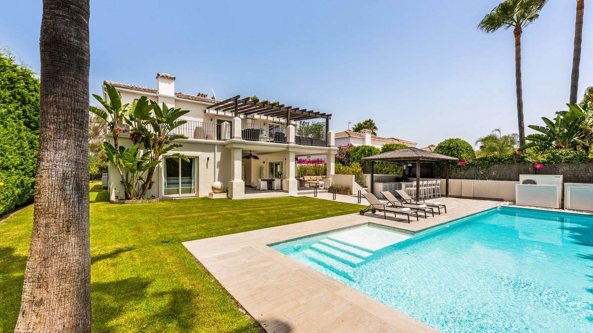 Guadalmina Villa, walking distance to beaches - Luxury Marbella Rental